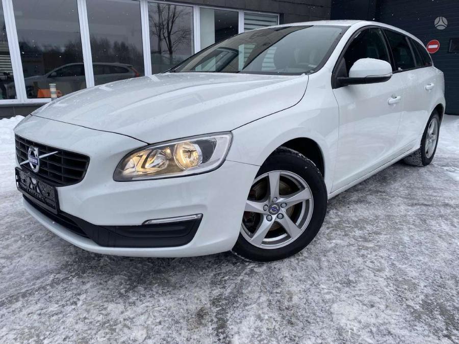 White Volvo V60 2018 in Panevezys, with an engine capacity of 1.97 L and mileage of 250 thousand km for 5950 €, photo 1 on AUTOMOTO.COM.LV