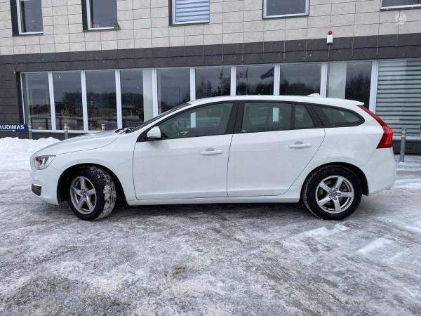White Volvo V60 2018 in Panevezys, with an engine capacity of 1.97 L and mileage of 250 thousand km for 5950 €, photo 8 on AUTOMOTO.COM.LV