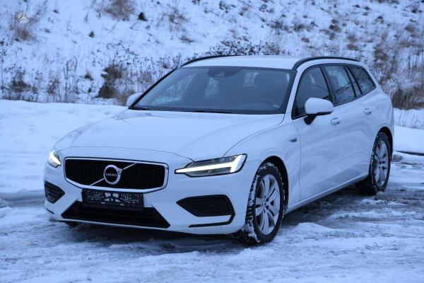 White Volvo V60 2018 in Kaunas, with an engine capacity of 1.97 L and mileage of 274 thousand km for 12400 €, photo 2 on AUTOMOTO.COM.LV