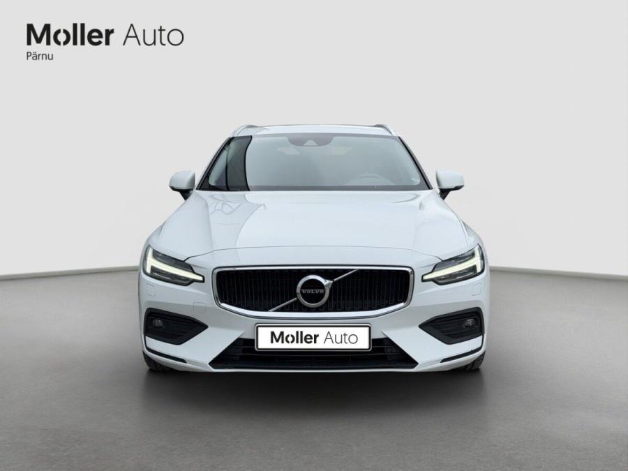 White Volvo V60 2018 in Parnu, with an engine capacity of 2.00 L and mileage of 188 thousand km for 16900 €, photo 4 on AUTOMOTO.COM.LV