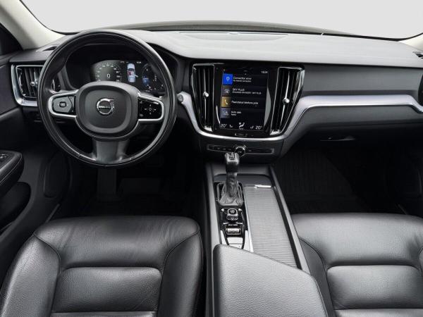 Balts Volvo V60 2018 Pērnava, ar dzinēja tilpumu 2.00 L un nobraukumu 188 tūkst. km par 16900 €, foto 6 vietnē AUTOMOTO.COM.LV