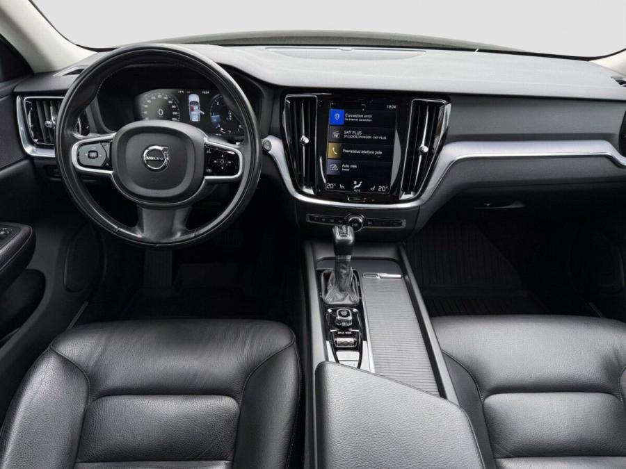 White Volvo V60 2018 in Parnu, with an engine capacity of 2.00 L and mileage of 188 thousand km for 16900 €, photo 7 on AUTOMOTO.COM.LV