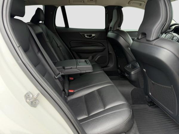 Balts Volvo V60 2018 Pērnava, ar dzinēja tilpumu 2.00 L un nobraukumu 188 tūkst. km par 16900 €, foto 7 vietnē AUTOMOTO.COM.LV