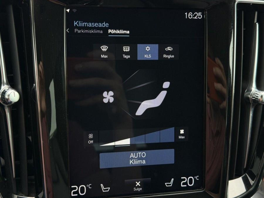 White Volvo V60 2018 in Parnu, with an engine capacity of 2.00 L and mileage of 188 thousand km for 16900 €, photo 11 on AUTOMOTO.COM.LV