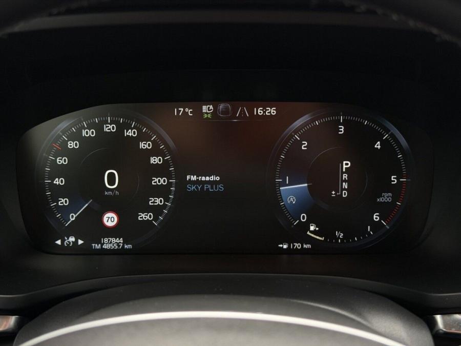 White Volvo V60 2018 in Parnu, with an engine capacity of 2.00 L and mileage of 188 thousand km for 16900 €, photo 16 on AUTOMOTO.COM.LV