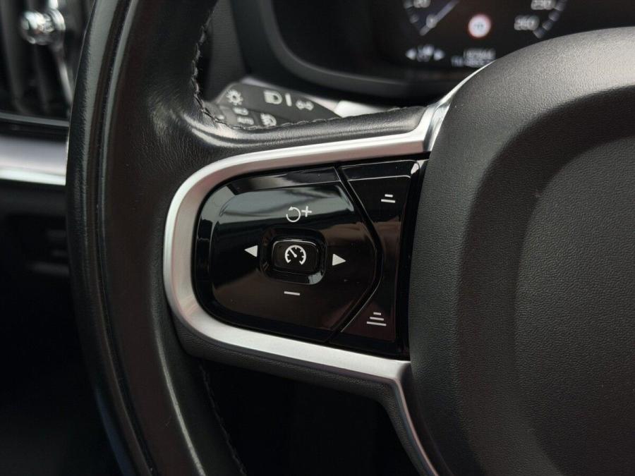 White Volvo V60 2018 in Parnu, with an engine capacity of 2.00 L and mileage of 188 thousand km for 16900 €, photo 17 on AUTOMOTO.COM.LV