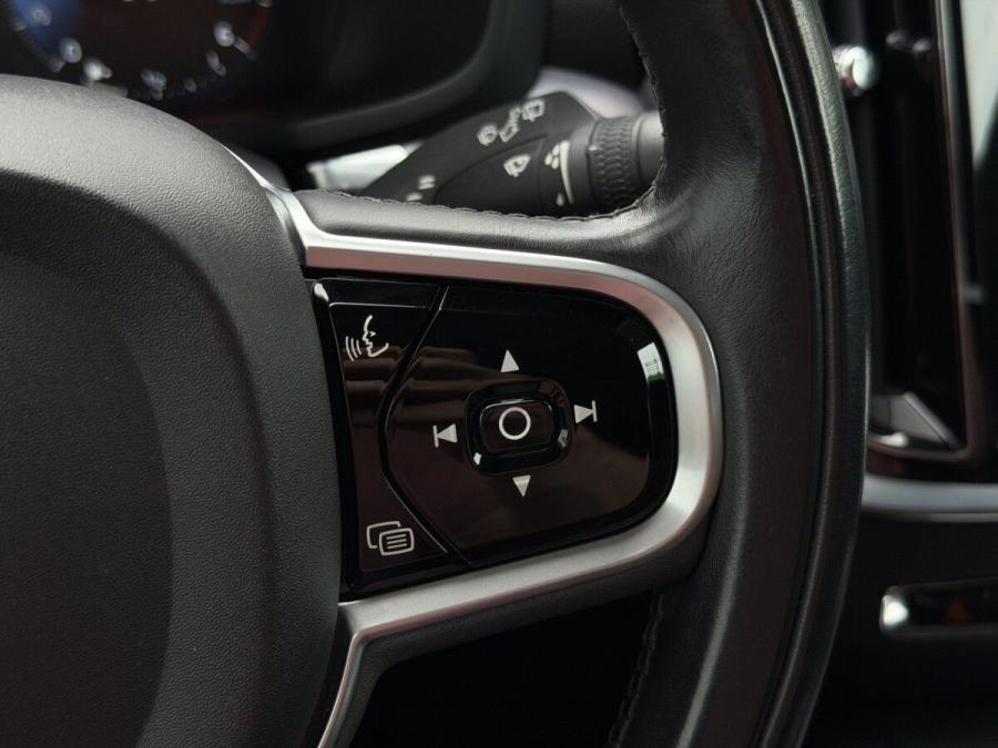 White Volvo V60 2018 in Parnu, with an engine capacity of 2.00 L and mileage of 188 thousand km for 16900 €, photo 18 on AUTOMOTO.COM.LV