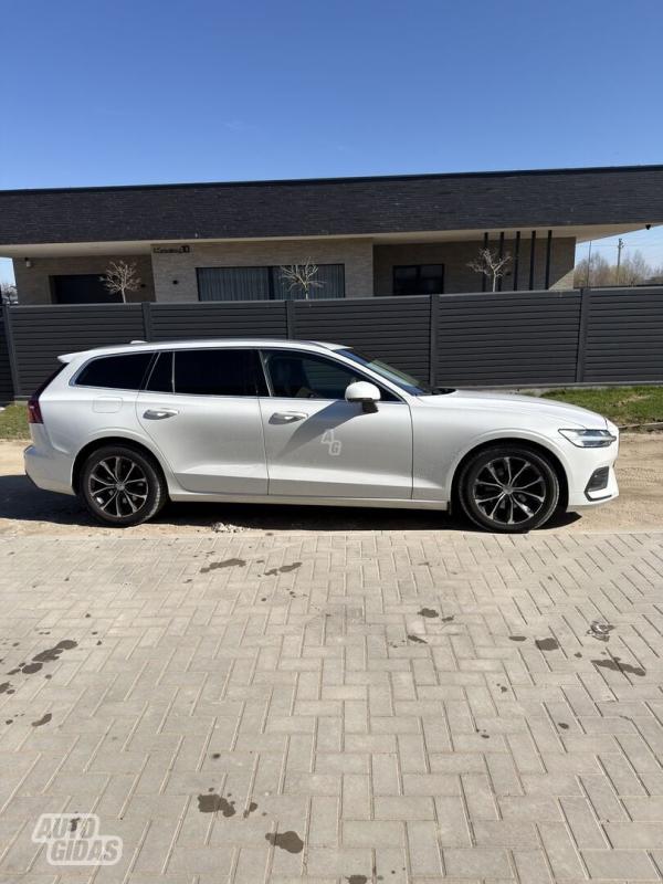 White Volvo V60 2018 in Kaunas, with an engine capacity of 2.00 L and mileage of 399 thousand km for 9800 €, photo 3 on AUTOMOTO.COM.LV