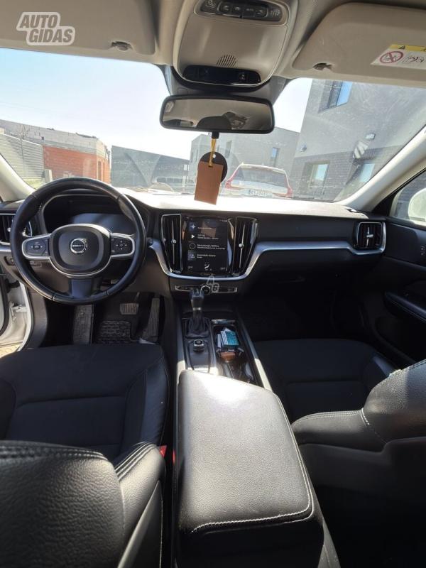 White Volvo V60 2018 in Kaunas, with an engine capacity of 2.00 L and mileage of 399 thousand km for 9800 €, photo 8 on AUTOMOTO.COM.LV