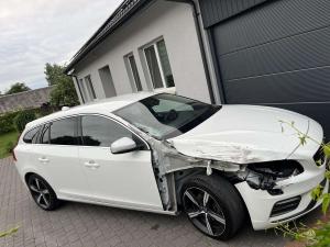 Белый Вольво B60 2018 в Тракай, объемом двигателя 1.97 л и пробегом 198 тыс. км за 6490 €, фото 16 на AUTOMOTO.COM.LV
