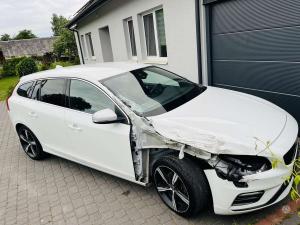 Белый Вольво B60 2018 в Тракай, объемом двигателя 1.97 л и пробегом 198 тыс. км за 6490 €, фото 19 на AUTOMOTO.COM.LV