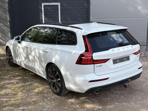 White Volvo V60 2018 in Kaunas, with an engine capacity of 1.97 L and mileage of 355 thousand km for 10400 €, photo 8 on AUTOMOTO.COM.LV