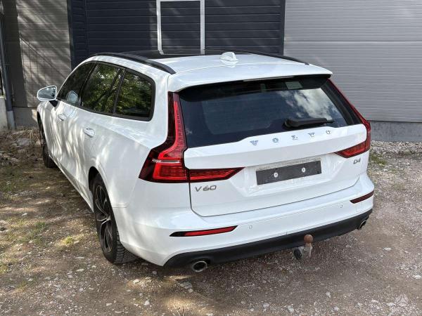 White Volvo V60 2018 in Kaunas, with an engine capacity of 1.97 L and mileage of 355 thousand km for 10400 €, photo 9 on AUTOMOTO.COM.LV