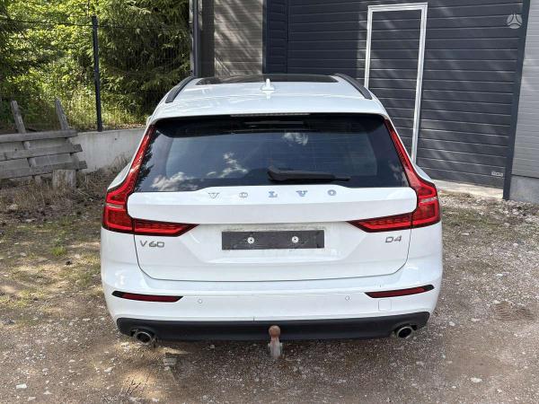 White Volvo V60 2018 in Kaunas, with an engine capacity of 1.97 L and mileage of 355 thousand km for 10400 €, photo 10 on AUTOMOTO.COM.LV