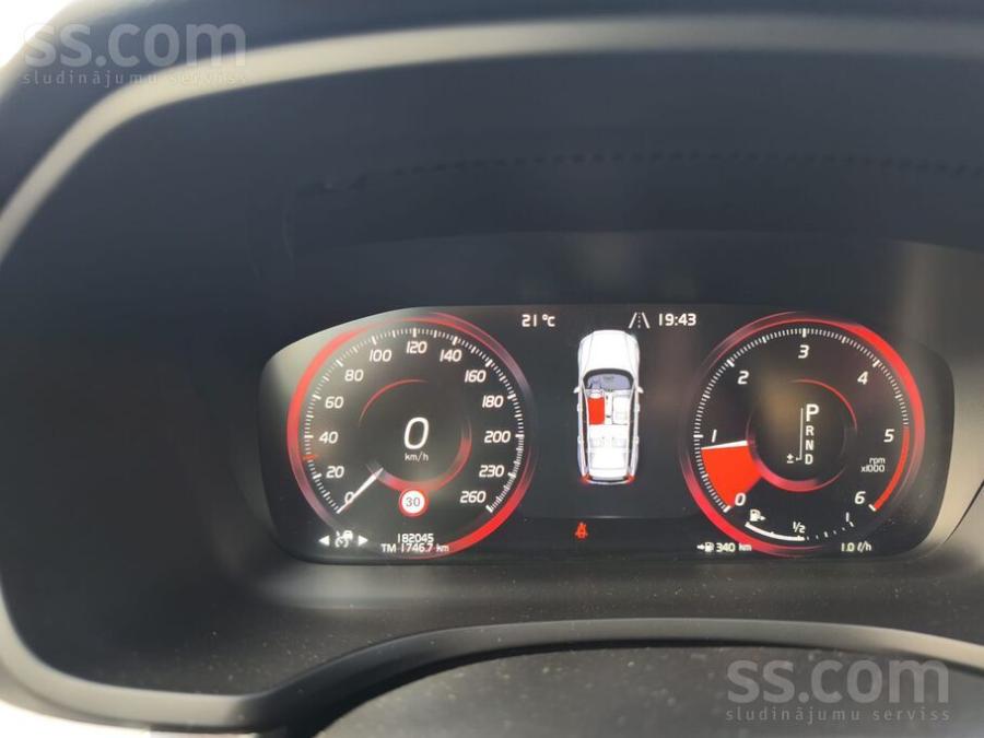 White Volvo V60 2018 in Riga, with an engine capacity of 2.00 L and mileage of 182 thousand km for 11500 €, photo 10 on AUTOMOTO.COM.LV