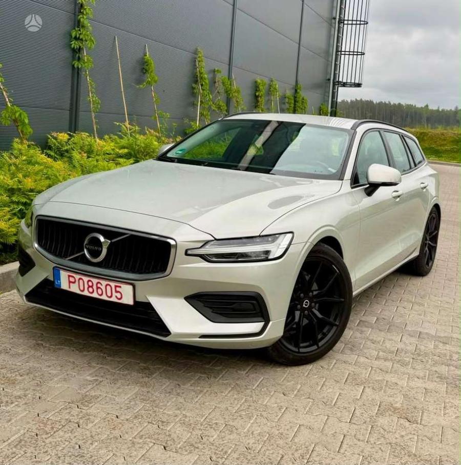 White Volvo V60 2018 in Vilnius, with an engine capacity of 1.97 L and mileage of 260 thousand km for 10950 €, photo 1 on AUTOMOTO.COM.LV