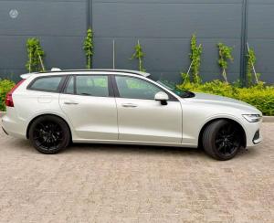 White Volvo V60 2018 in Vilnius, with an engine capacity of 1.97 L and mileage of 260 thousand km for 10950 €, photo 5 on AUTOMOTO.COM.LV