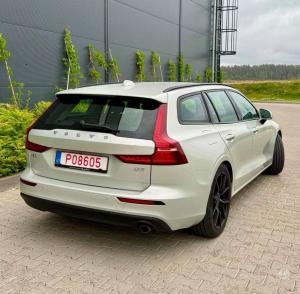 White Volvo V60 2018 in Vilnius, with an engine capacity of 1.97 L and mileage of 260 thousand km for 10950 €, photo 6 on AUTOMOTO.COM.LV