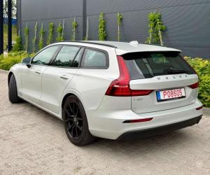 White Volvo V60 2018 in Vilnius, with an engine capacity of 1.97 L and mileage of 260 thousand km for 10950 €, photo 7 on AUTOMOTO.COM.LV