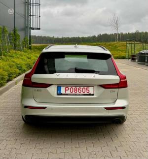 White Volvo V60 2018 in Vilnius, with an engine capacity of 1.97 L and mileage of 260 thousand km for 10950 €, photo 8 on AUTOMOTO.COM.LV