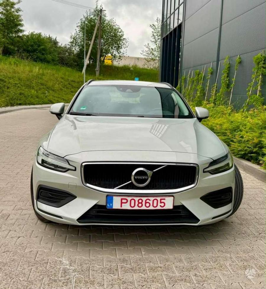 White Volvo V60 2018 in Vilnius, with an engine capacity of 1.97 L and mileage of 260 thousand km for 10950 €, photo 9 on AUTOMOTO.COM.LV