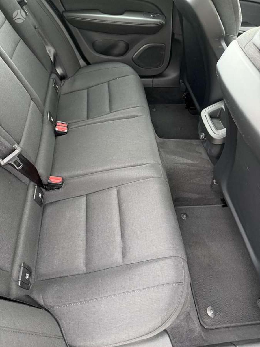 White Volvo V60 2018 in Vilnius, with an engine capacity of 1.97 L and mileage of 260 thousand km for 10950 €, photo 14 on AUTOMOTO.COM.LV