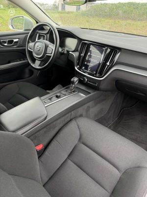 White Volvo V60 2018 in Vilnius, with an engine capacity of 1.97 L and mileage of 260 thousand km for 10950 €, photo 15 on AUTOMOTO.COM.LV
