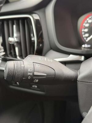 White Volvo V60 2018 in Vilnius, with an engine capacity of 1.97 L and mileage of 260 thousand km for 10950 €, photo 23 on AUTOMOTO.COM.LV