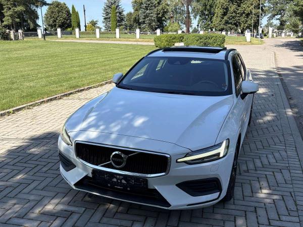 White Volvo V60 2018 in Kaunas, with an engine capacity of 1.97 L and mileage of 355 thousand km for 10350 €, photo 3 on AUTOMOTO.COM.LV