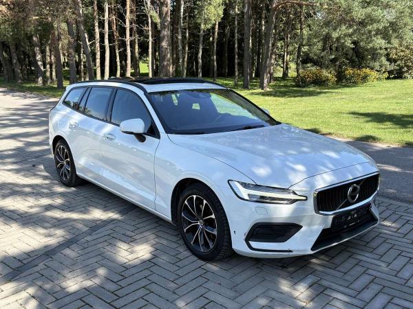 White Volvo V60 2018 in Kaunas, with an engine capacity of 1.97 L and mileage of 355 thousand km for 10350 €, photo 5 on AUTOMOTO.COM.LV