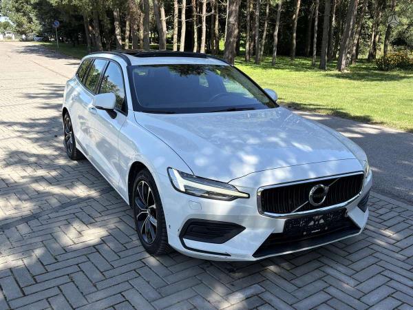 White Volvo V60 2018 in Kaunas, with an engine capacity of 1.97 L and mileage of 355 thousand km for 10350 €, photo 6 on AUTOMOTO.COM.LV
