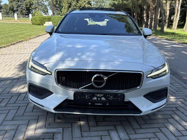 White Volvo V60 2018 in Kaunas, with an engine capacity of 1.97 L and mileage of 355 thousand km for 10350 €, photo 8 on AUTOMOTO.COM.LV