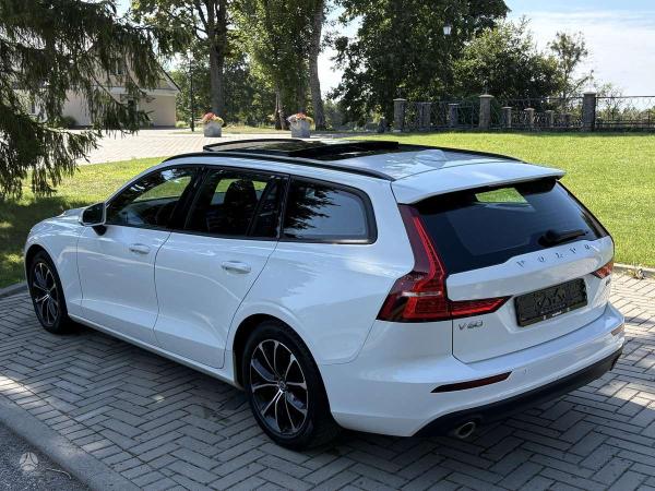 White Volvo V60 2018 in Kaunas, with an engine capacity of 1.97 L and mileage of 355 thousand km for 10350 €, photo 10 on AUTOMOTO.COM.LV