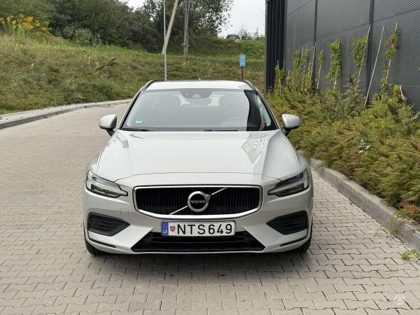 White Volvo V60 2018 in Vilnius, with an engine capacity of 1.97 L and mileage of 265 thousand km for 10300 €, photo 3 on AUTOMOTO.COM.LV