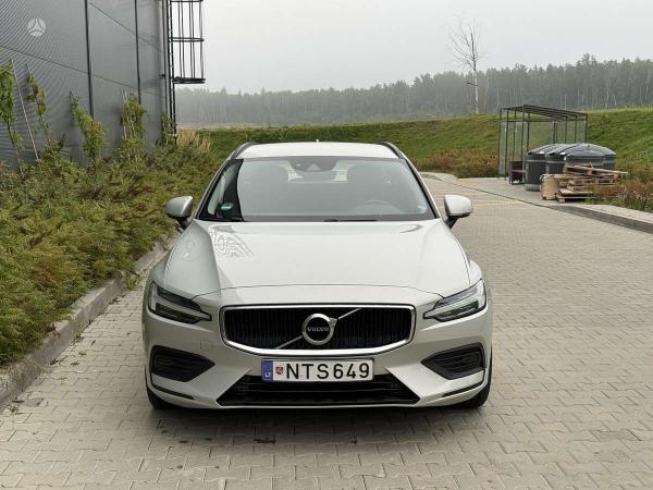 White Volvo V60 2018 in Vilnius, with an engine capacity of 1.97 L and mileage of 265 thousand km for 10300 €, photo 9 on AUTOMOTO.COM.LV