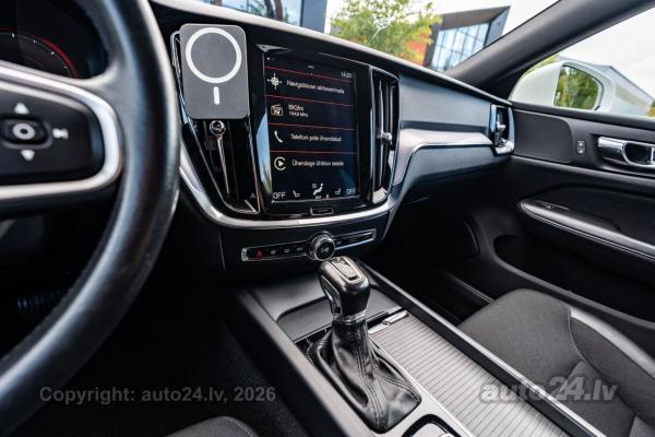 Volvo V60 2018 in Tallinn on AUTOMOTO.COM.LV White Volvo V60 2018 in Tallinn, with an engine capacity of 2.00 L and mileage of 197 thousand km for 17000 €, photo 10 on AUTOMOTO.COM.LV