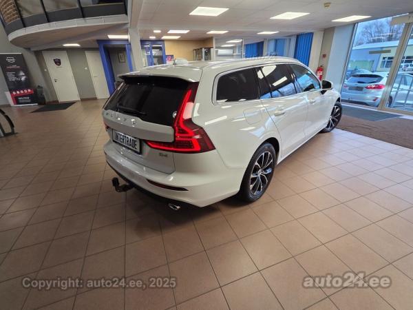 White Volvo V60 2019 in Tartu, with an engine capacity of 2.00 L and mileage of 235 thousand km for 14990 €, photo 3 on AUTOMOTO.COM.LV