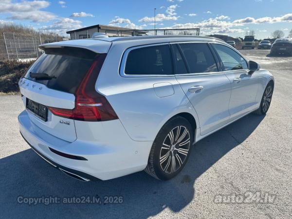 Balts Volvo V60 2019 Tartu, ar dzinēja tilpumu 2.00 L un nobraukumu 206 tūkst. km par 17490 €, foto 2 vietnē AUTOMOTO.COM.LV