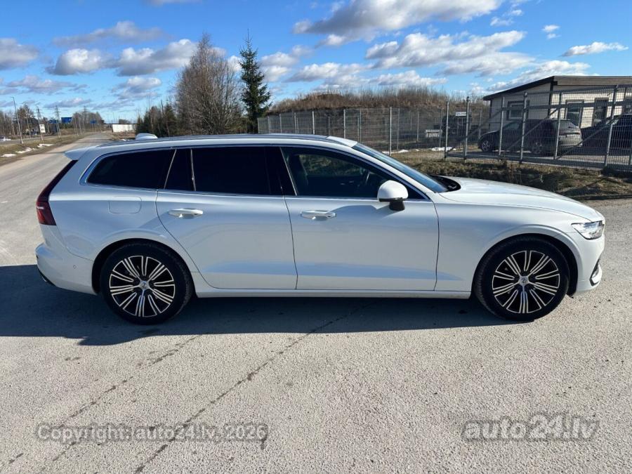 White Volvo V60 2019 in Tartu, with an engine capacity of 2.00 L and mileage of 206 thousand km for 17490 €, photo 4 on AUTOMOTO.COM.LV