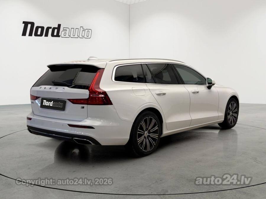White Volvo V60 2019 in Tallinn, with an engine capacity of 2.00 L and mileage of 99 thousand km for 23900 €, photo 2 on AUTOMOTO.COM.LV