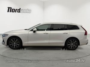 White Volvo V60 2019 in Tallinn, with an engine capacity of 2.00 L and mileage of 99 thousand km for 23900 €, photo 4 on AUTOMOTO.COM.LV