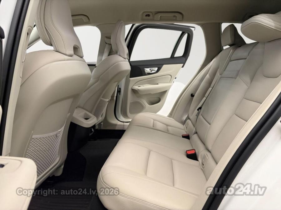 White Volvo V60 2019 in Tallinn, with an engine capacity of 2.00 L and mileage of 99 thousand km for 23900 €, photo 8 on AUTOMOTO.COM.LV