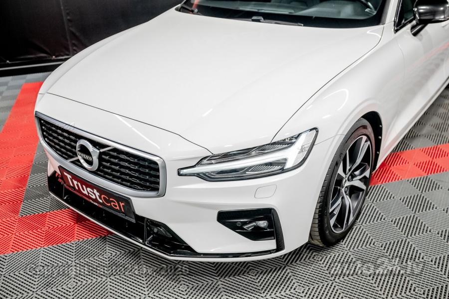 Balts Volvo V60 2019 Pērnava, ar dzinēja tilpumu 2.00 L un nobraukumu 238 tūkst. km par 16990 €, foto 3 vietnē AUTOMOTO.COM.LV
