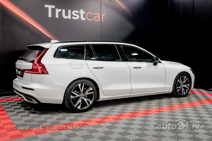 Balts Volvo V60 2019 Pērnava, ar dzinēja tilpumu 2.00 L un nobraukumu 238 tūkst. km par 16990 €, foto 9 vietnē AUTOMOTO.COM.LV