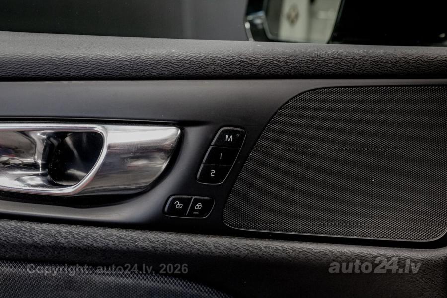 Balts Volvo V60 2019 Pērnava, ar dzinēja tilpumu 2.00 L un nobraukumu 238 tūkst. km par 16990 €, foto 21 vietnē AUTOMOTO.COM.LV