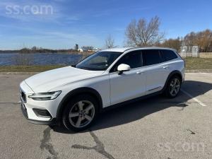 White Volvo V60 2019 in Riga, with an engine capacity of 2.00 L and mileage of 189 thousand km for 19200 €, photo  on AUTOMOTO.COM.LV