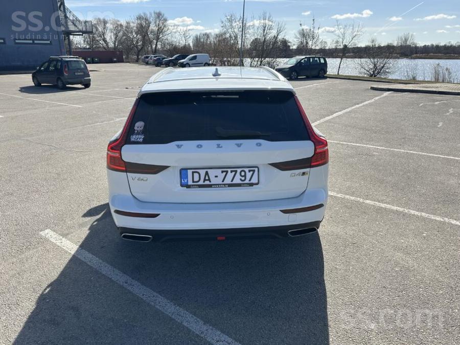 White Volvo V60 2019 in Riga, with an engine capacity of 2.00 L and mileage of 189 thousand km for 19200 €, photo 7 on AUTOMOTO.COM.LV