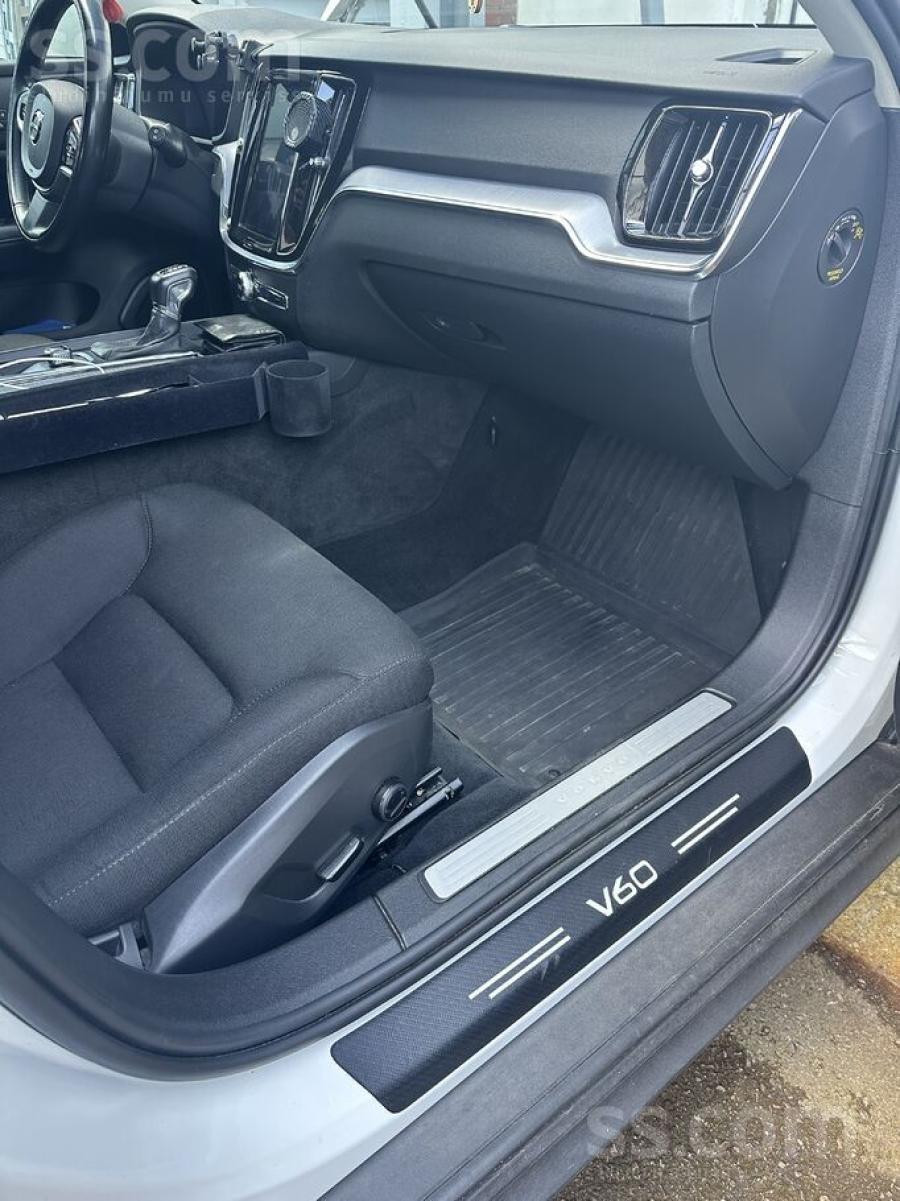 White Volvo V60 2019 in Riga, with an engine capacity of 2.00 L and mileage of 189 thousand km for 19200 €, photo 9 on AUTOMOTO.COM.LV