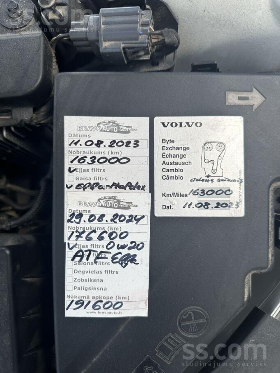 White Volvo V60 2019 in Riga, with an engine capacity of 2.00 L and mileage of 189 thousand km for 19200 €, photo 17 on AUTOMOTO.COM.LV