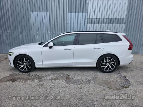 White Volvo V60 2019 in Tallinn, with an engine capacity of 2.00 L and mileage of 338 thousand km for 11790 €, photo 6 on AUTOMOTO.COM.LV
